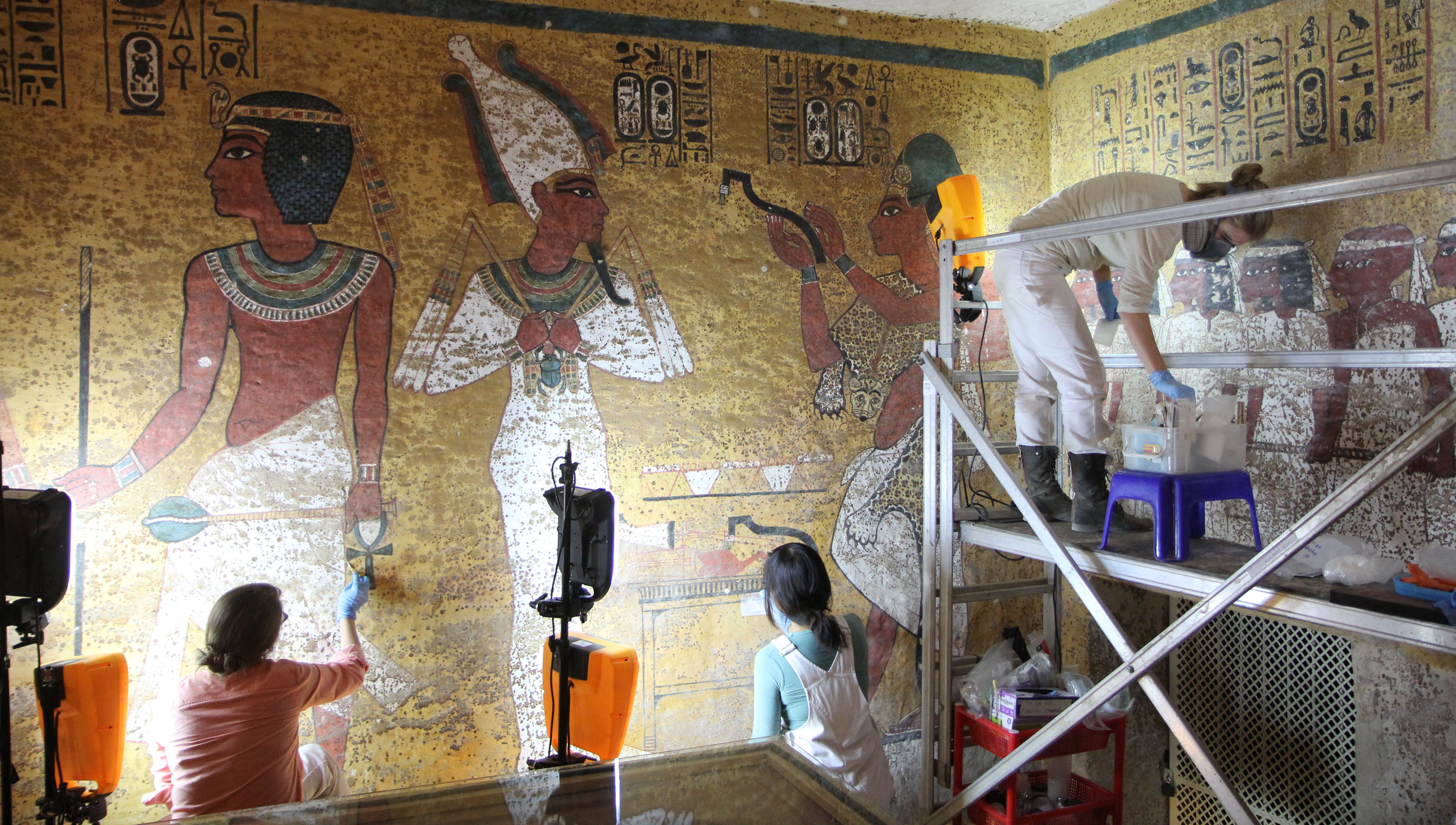See Stunning Photos of King Tut’s Tomb | HISTORY