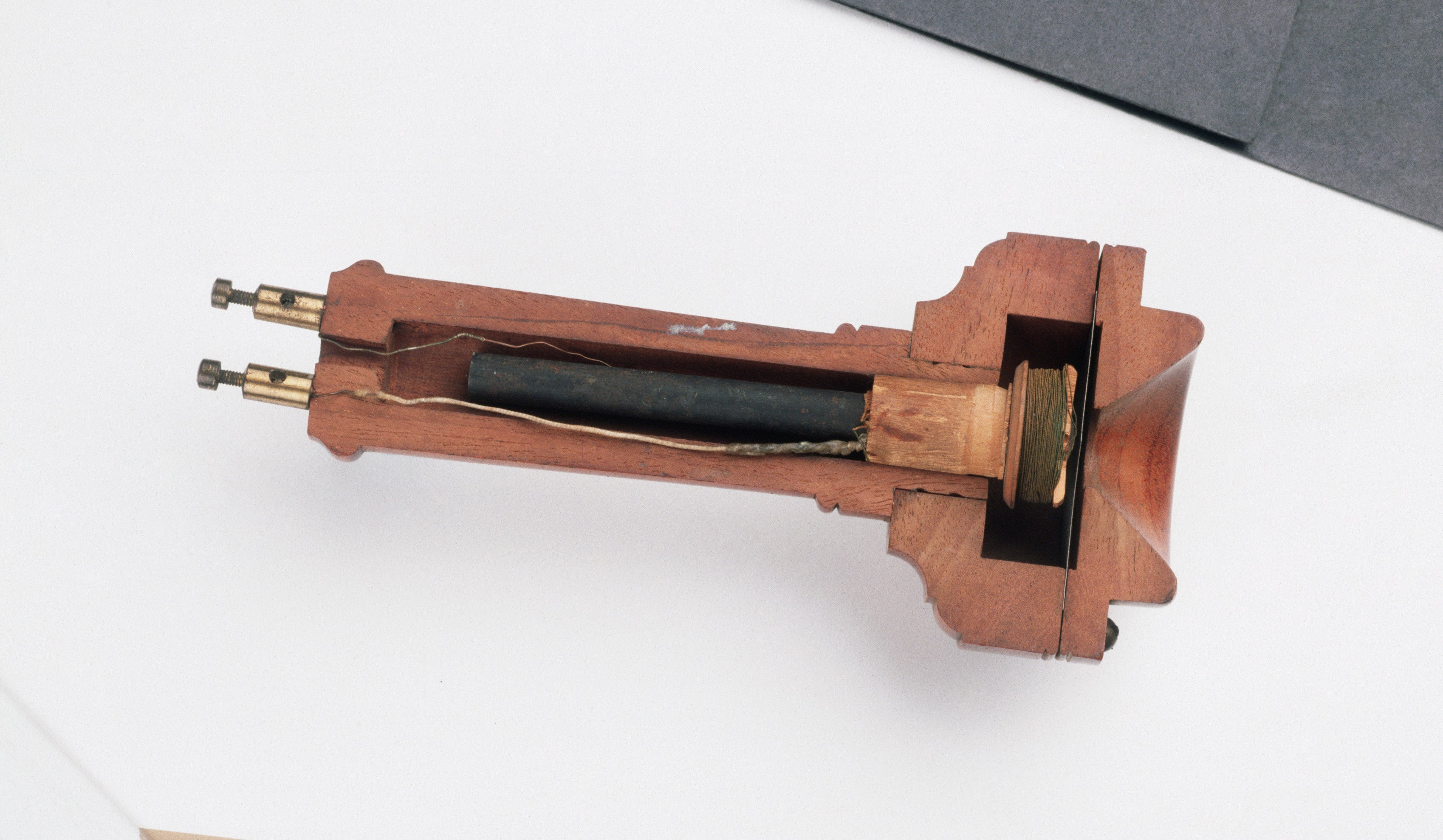 Alexander Graham Bell: Telephone & Inventions - HISTORY - Kiến Thức Cho ...