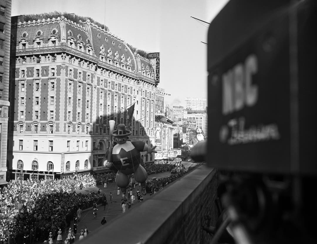 Quirky Vintage Photos of the Macy’s Thanksgiving Day Parade | HISTORY