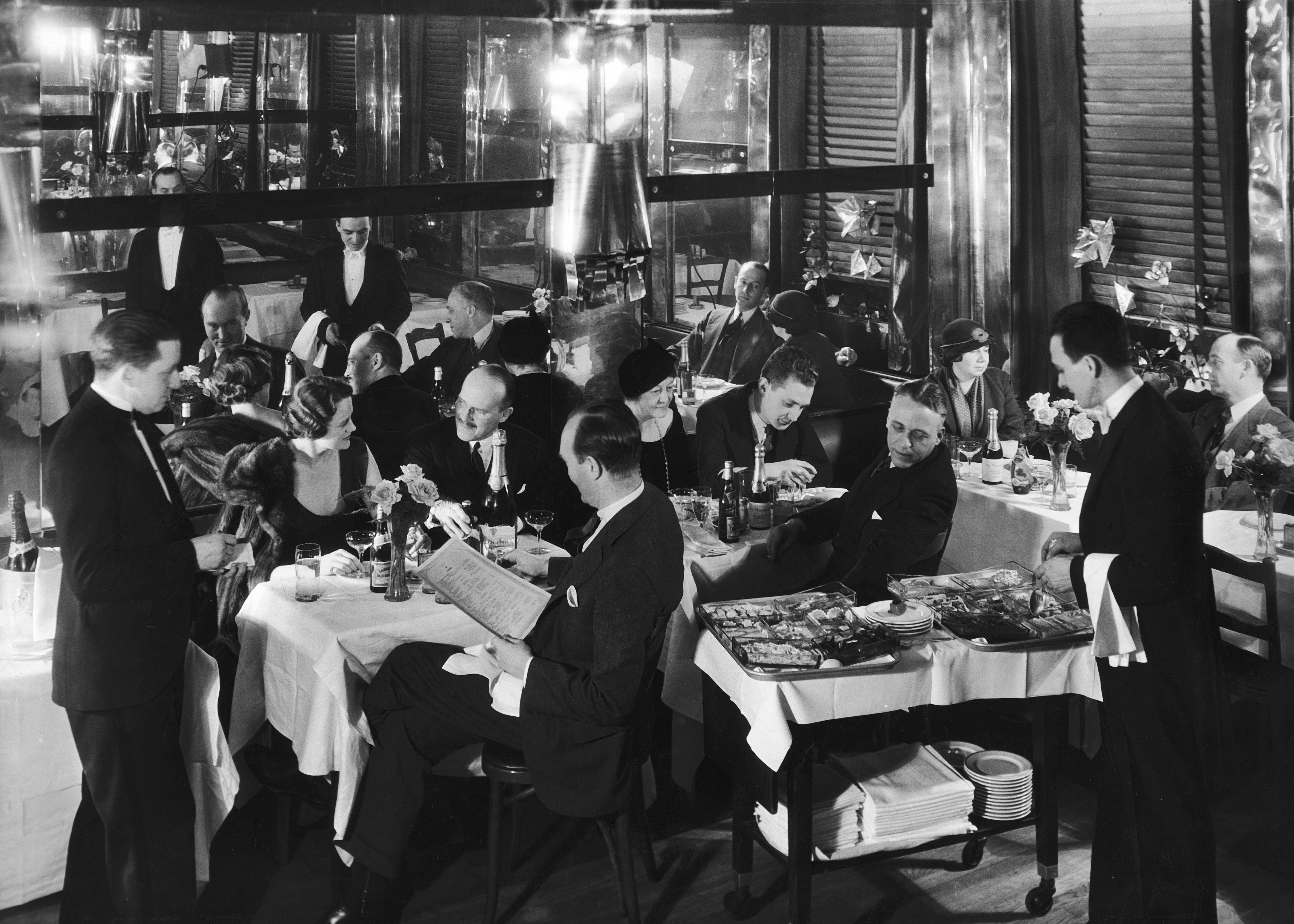 8 Ways 'The Great Gatsby' Captured the Roaring Twenties—and Its Dark ...