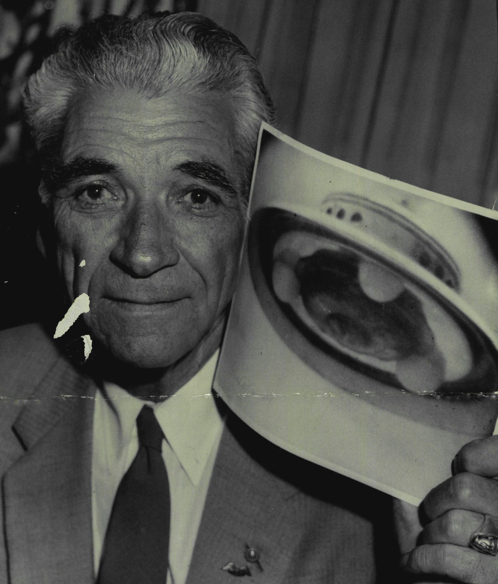 George Adamski Got Famous Sharing His UFO Photos and Alien ‘Encounters ...