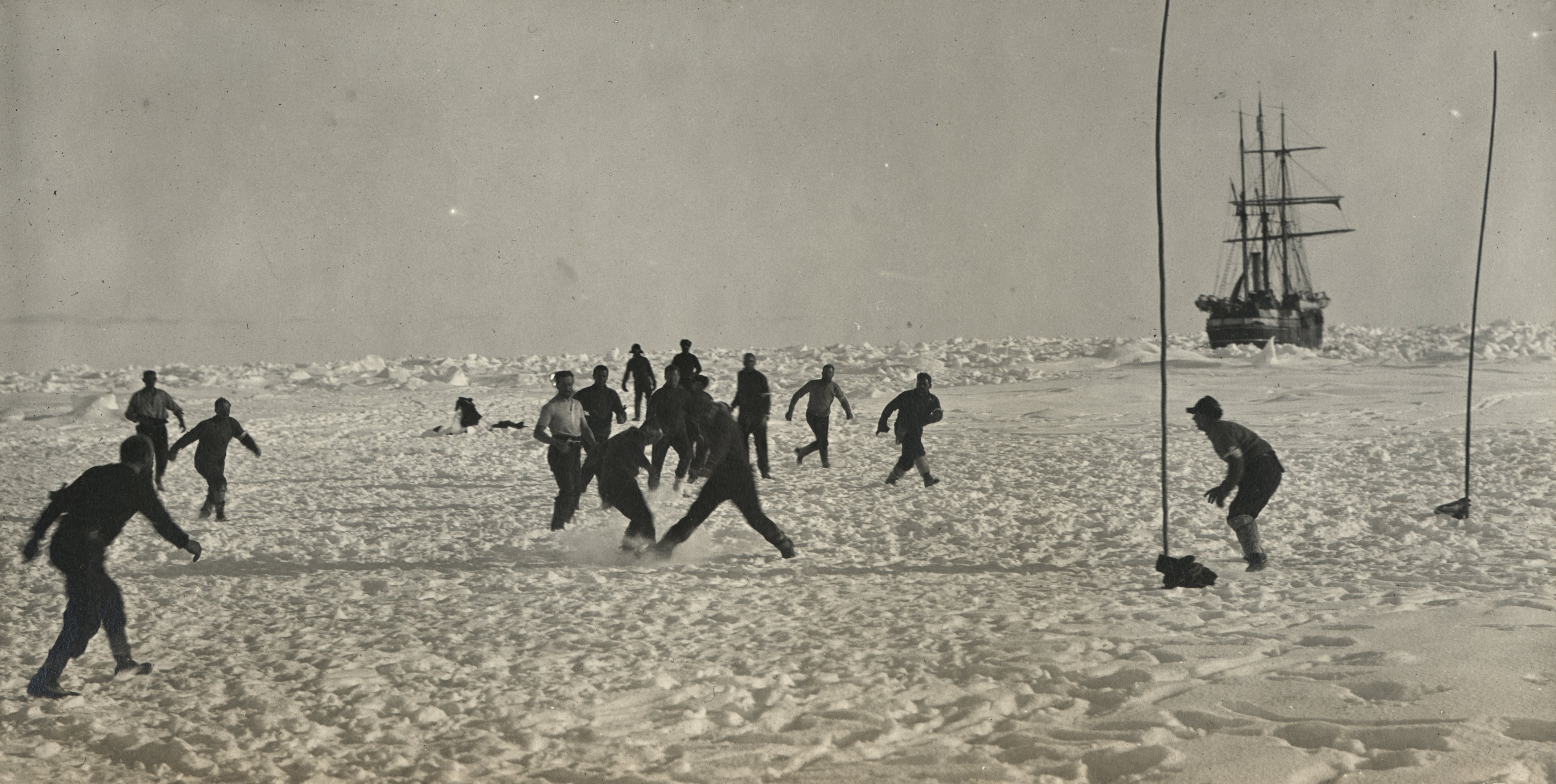 The Stunning Survival Story of Ernest Shackleton and His Endurance Crew ...